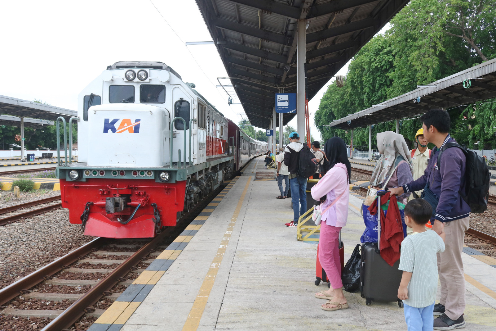 Momen Libur Nataru, Tiket Masih Tersedia 66 Ribu di Daop 3 Cirebon - KoranProgresif